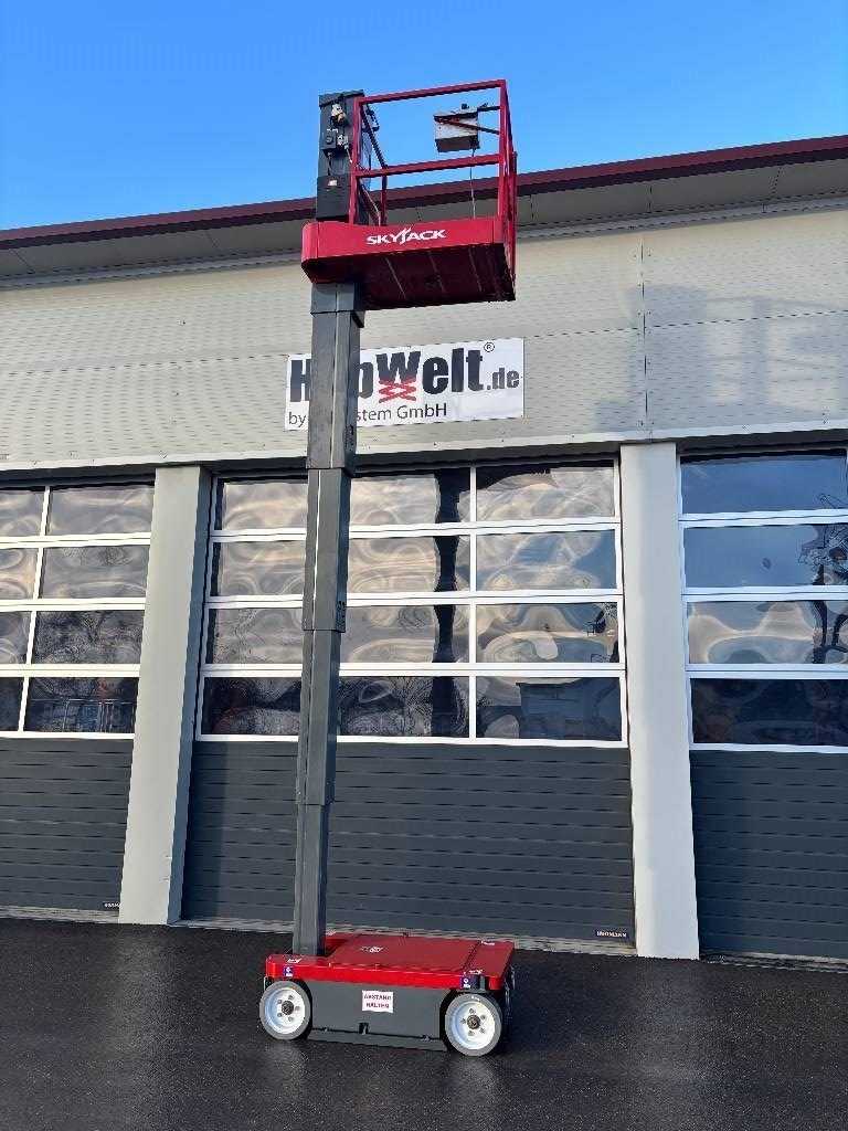 SkyJack SJ 16 - 6,75m Elektro Mastarbeitsbühne - HubWelt.de